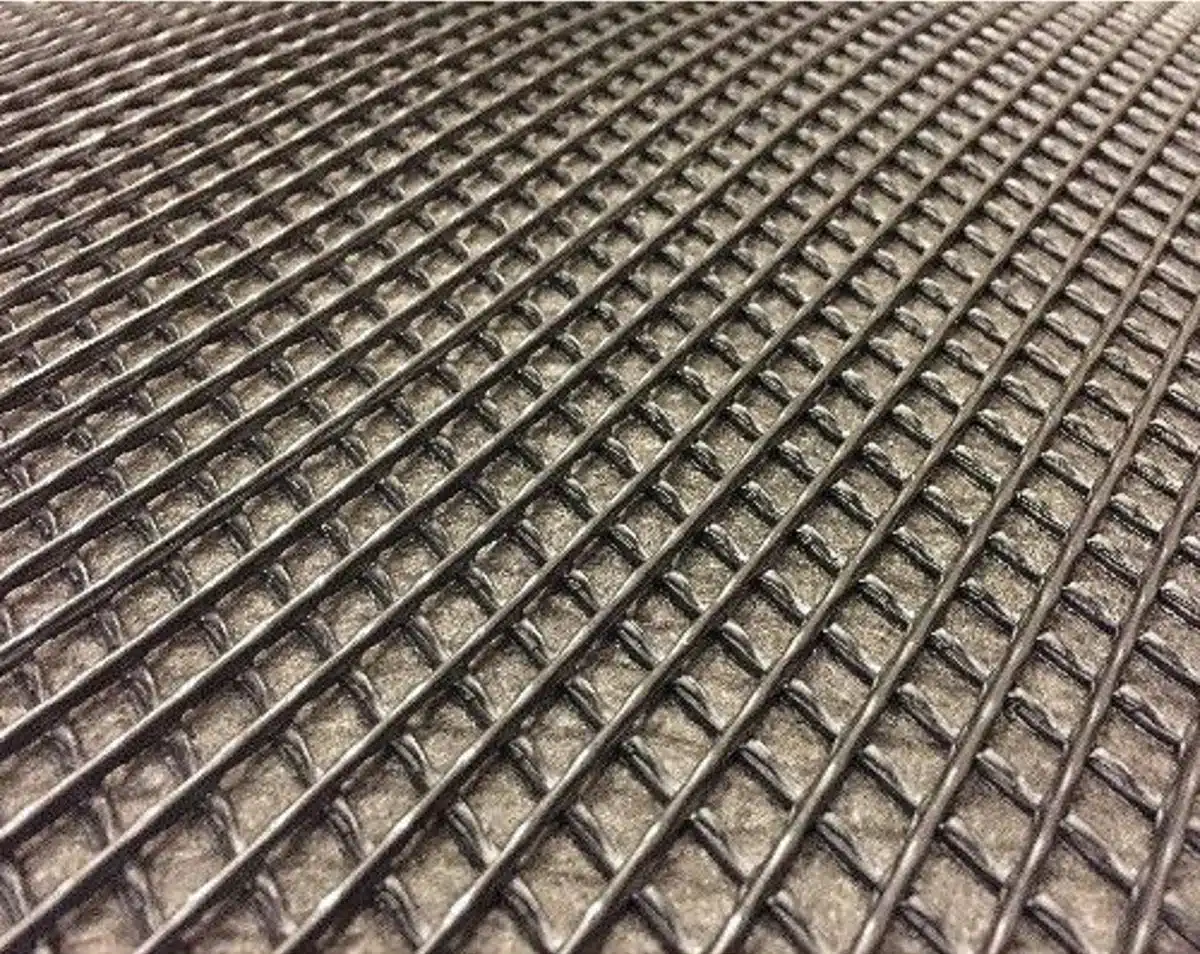 Factores que afectan a la transmisividad de las georredes en los ...